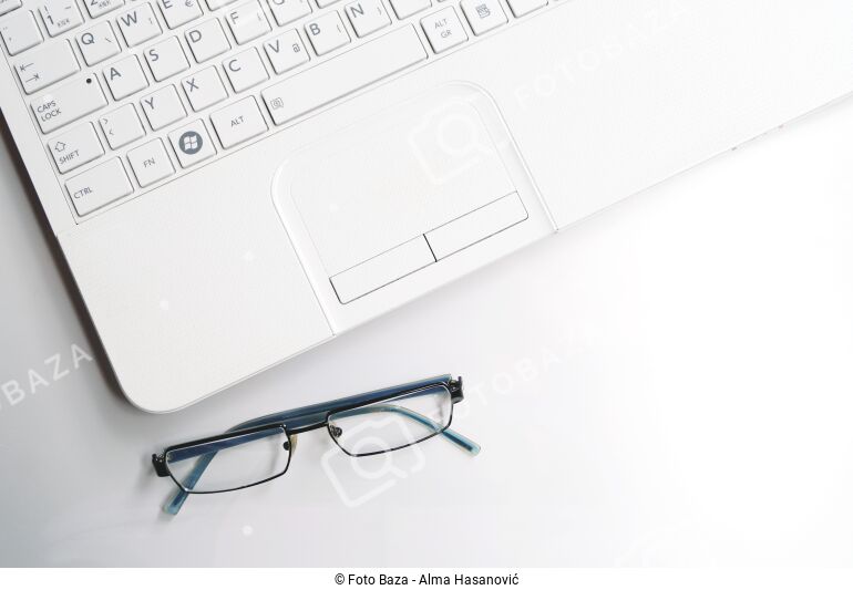 Laptop - preuzmite fotografiju | Foto Baza