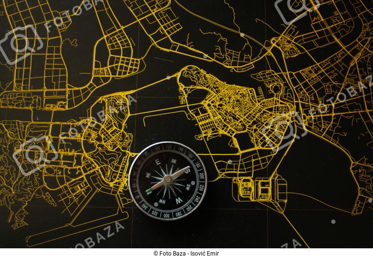Mapa i Kompas - preuzmite fotografiju | Foto Baza