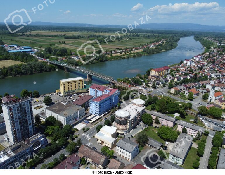 Granični prelaz Gradiška - preuzmite fotografiju | Foto Baza