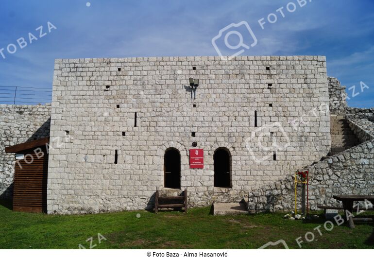 Gradina – Stari grad Tešanj - preuzmite fotografiju | Foto Baza