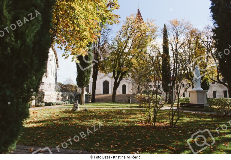 Franjevački samostan i crkva sv. Franje Asiškog u Imotskom - preuzmite ...