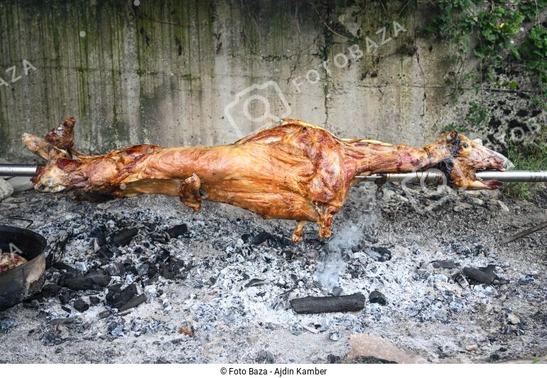 Pečeno jagnje. Jagnjetina. - preuzmite fotografiju | Foto Baza