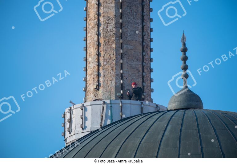 Mujezin poziva na molitvu - preuzmite fotografiju | Foto Baza