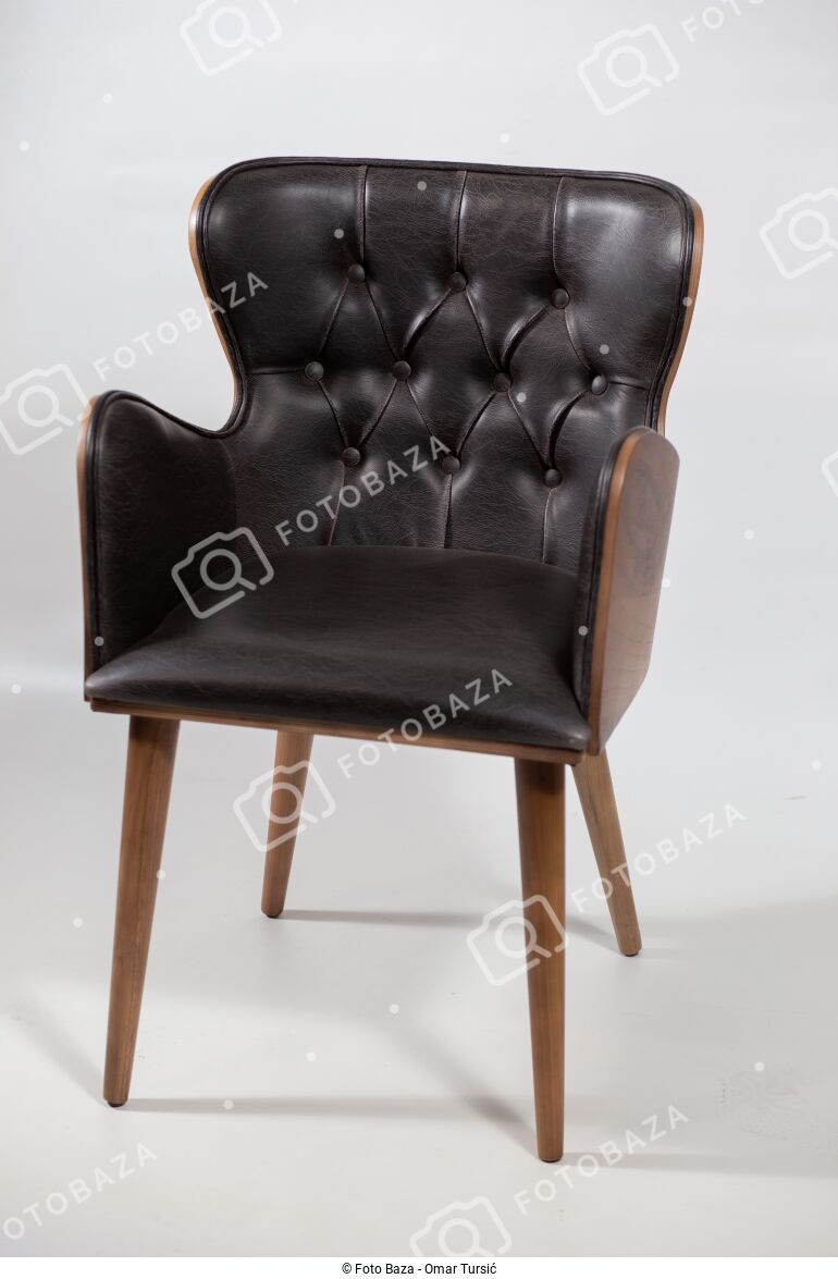 Stolica na bijeloj pozadini - preuzmite fotografiju | Foto Baza