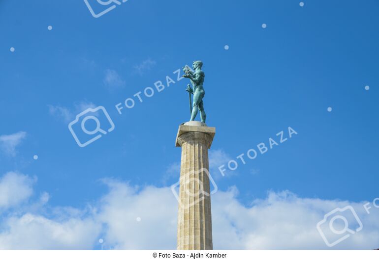 Beograd, Srbija. Spomenik "Pobednik" na Kalemedanu. - preuzmite ...