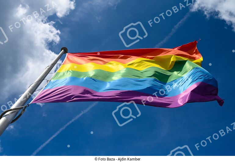 LGBTIQ zastava vijori se na vjetru. - preuzmite fotografiju | Foto Baza