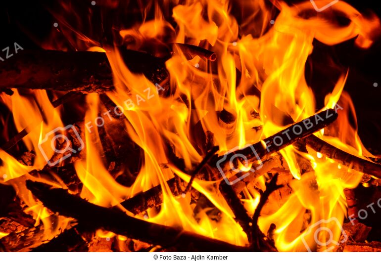 Logorska vatra - preuzmite fotografiju | Foto Baza