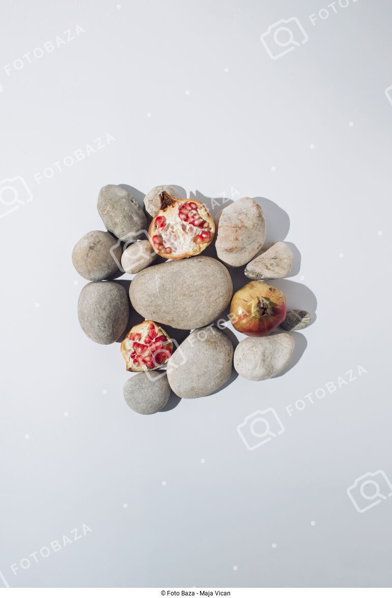 Nar i kamenje - preuzmite fotografiju | Foto Baza