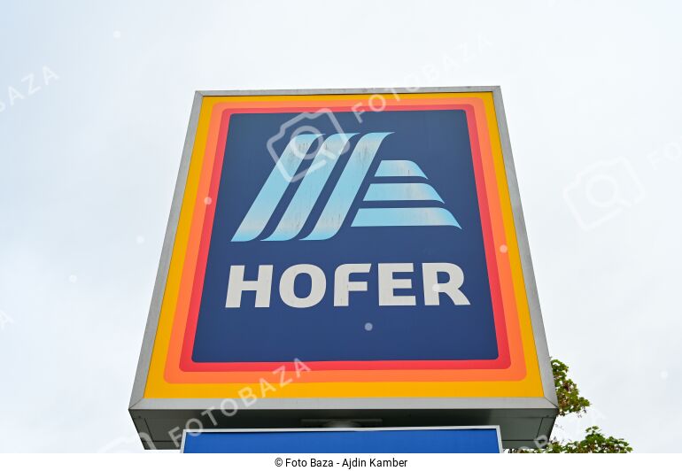 Hofer logo na supermarketu. Austrijski maloprodajni lanac. - preuzmite ...