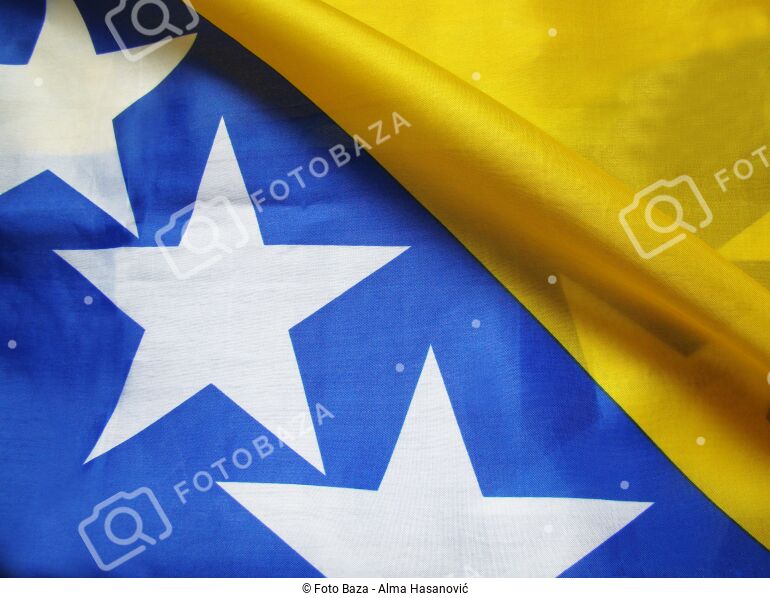 Zastava Bosne i Hercegovine - preuzmite fotografiju | Foto Baza
