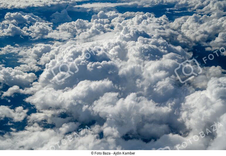 Bijeli oblaci, pogled iz aviona. - preuzmite fotografiju | Foto Baza