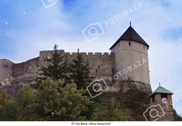 Gradina – Stari grad Tešanj - preuzmite fotografiju | Foto Baza