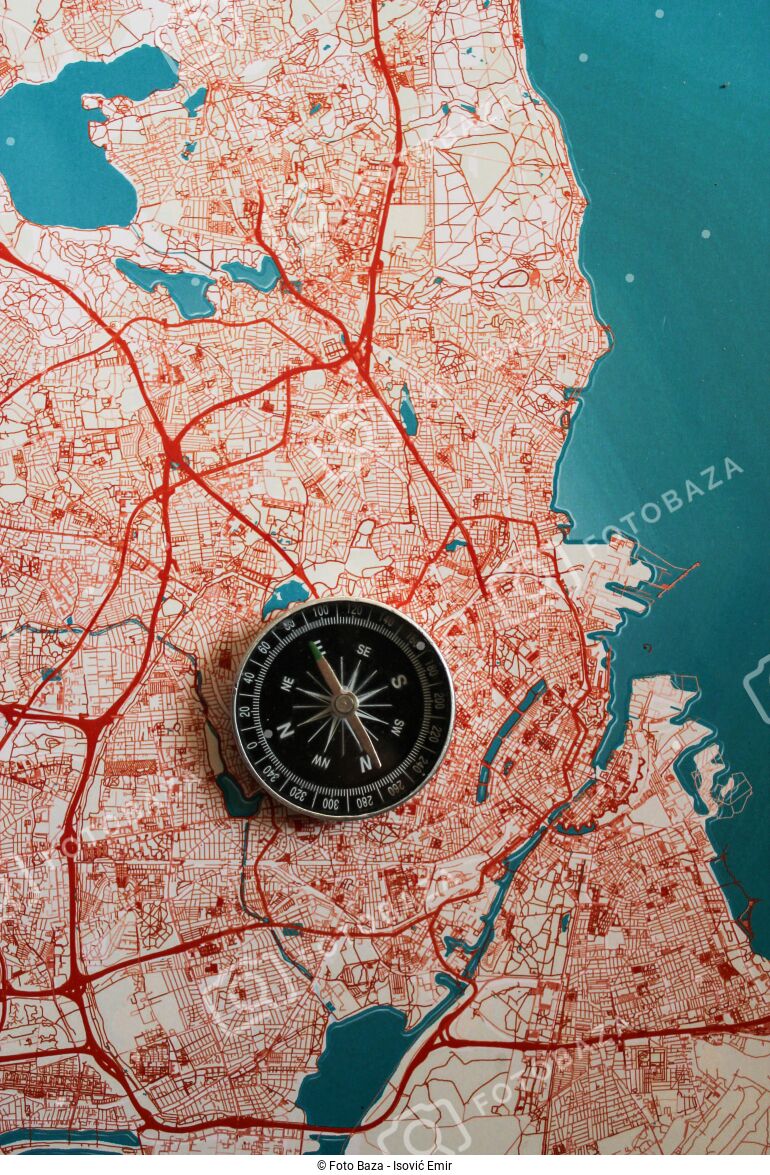 Mapa i Kompas - preuzmite fotografiju | Foto Baza