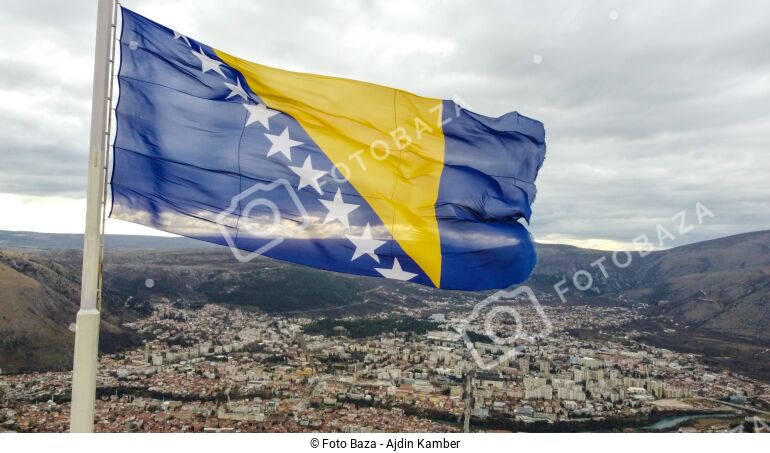 Državna zastava Bosne i Hercegovine. Zastava BiH. - preuzmite ...