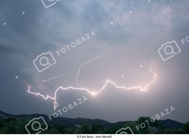 Munja na nebu - preuzmite fotografiju | Foto Baza