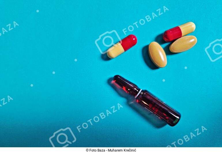 Tablete, lijekovi, medikamenti, - preuzmite fotografiju | Foto Baza