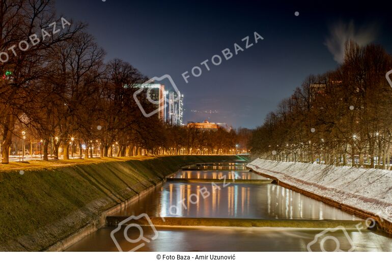 Miljacka noću - preuzmite fotografiju | Foto Baza