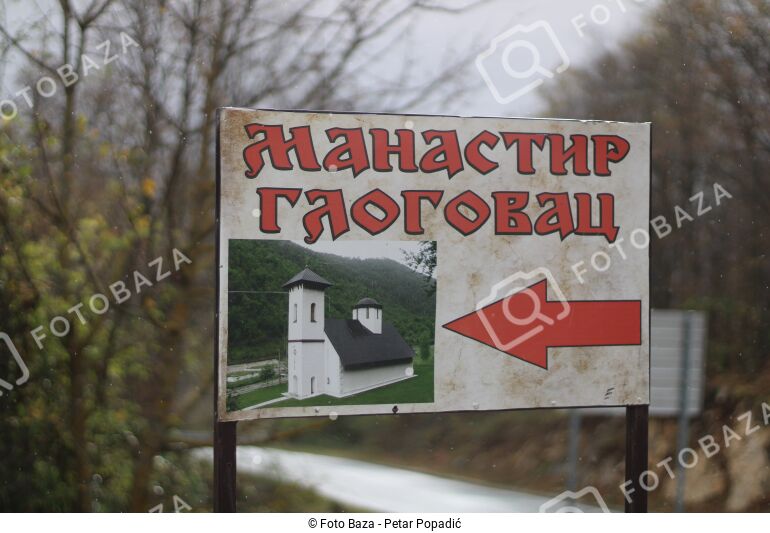 Putokaz za Manastir Glogovac. - preuzmite fotografiju | Foto Baza
