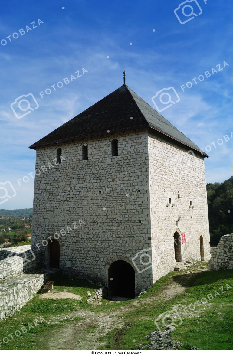 Gradina – Stari grad Tešanj - preuzmite fotografiju | Foto Baza