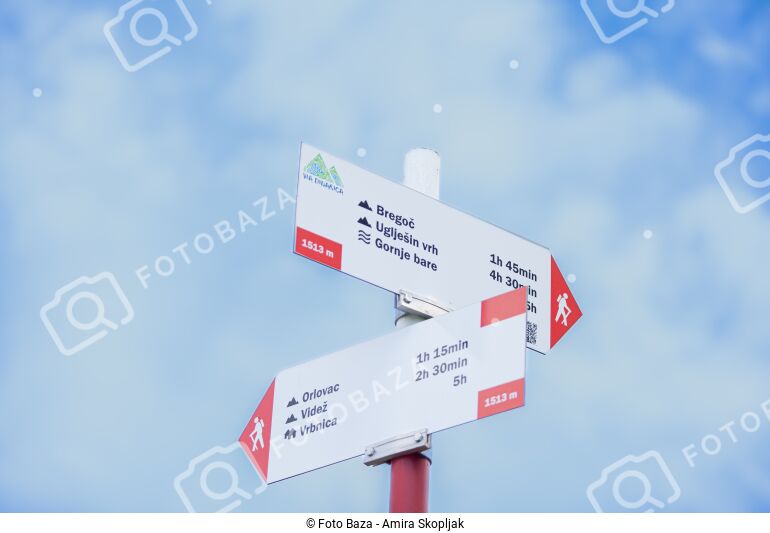 Putokaz na planini - preuzmite fotografiju | Foto Baza