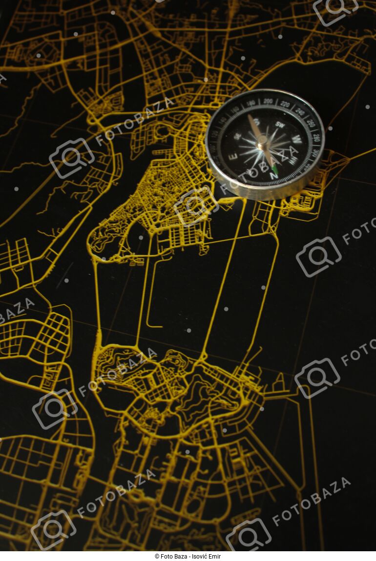 Mapa i Kompas - preuzmite fotografiju | Foto Baza