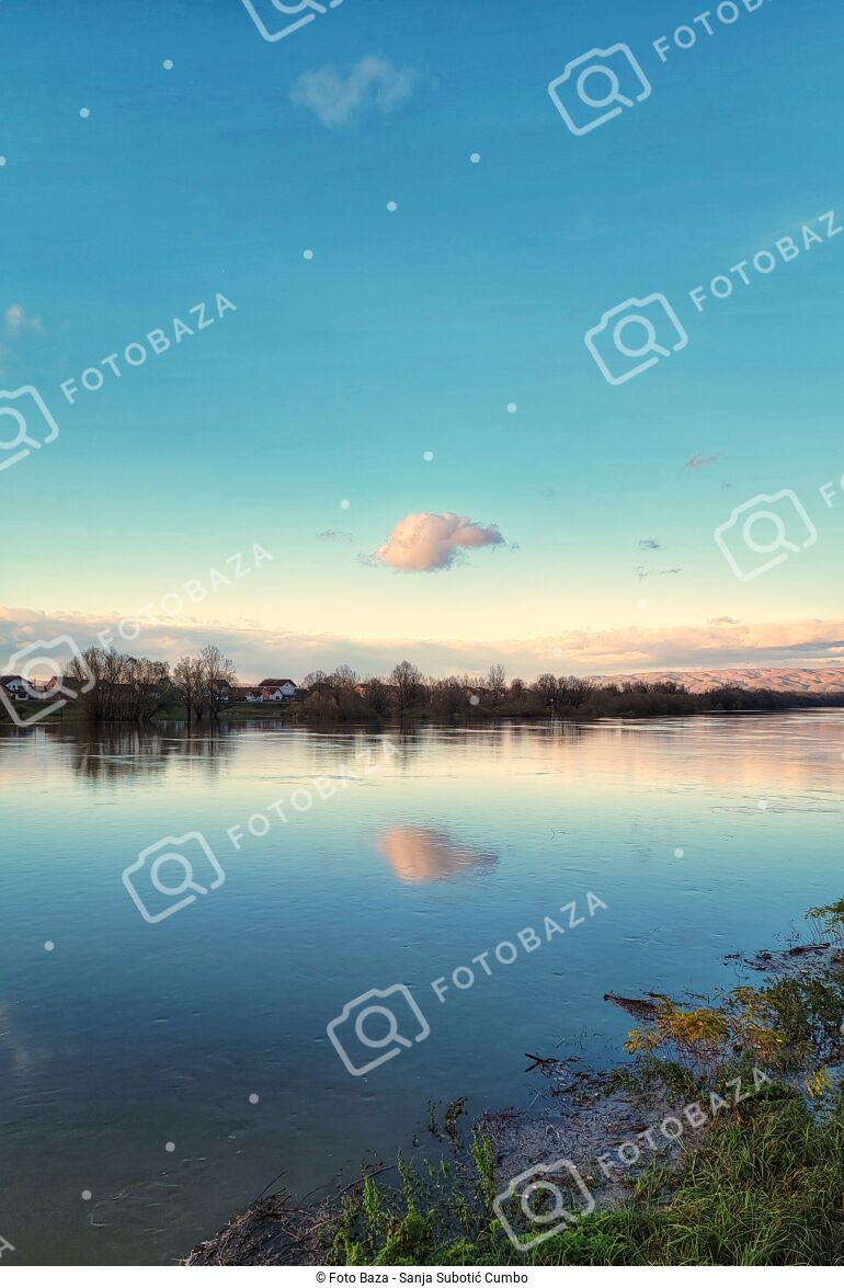 Oblak iznad rijeke Save - preuzmite fotografiju | Foto Baza