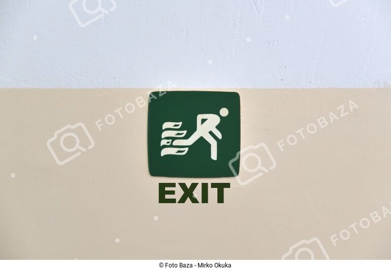 Znak izlaz-exit - preuzmite fotografiju | Foto Baza