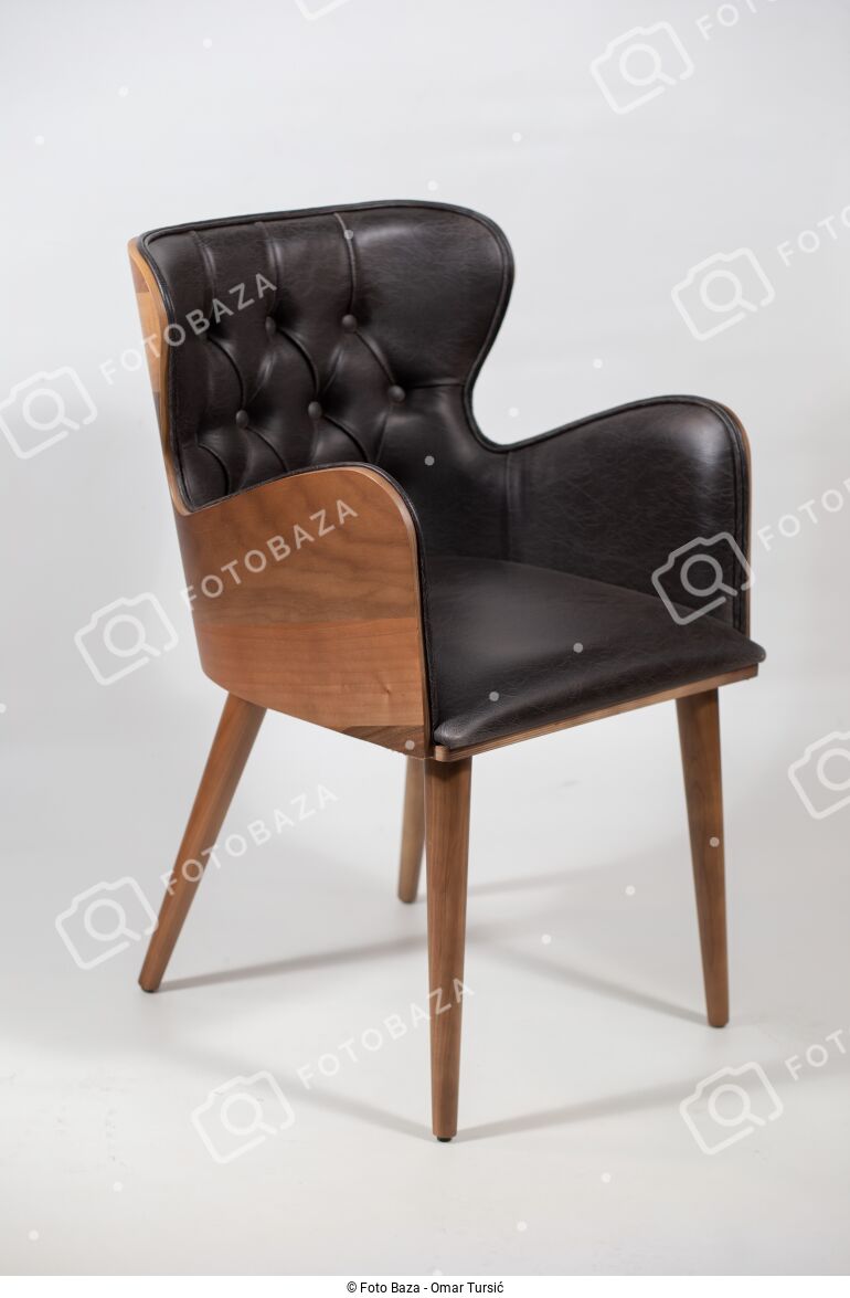 Stolica na bijeloj pozadini - preuzmite fotografiju | Foto Baza