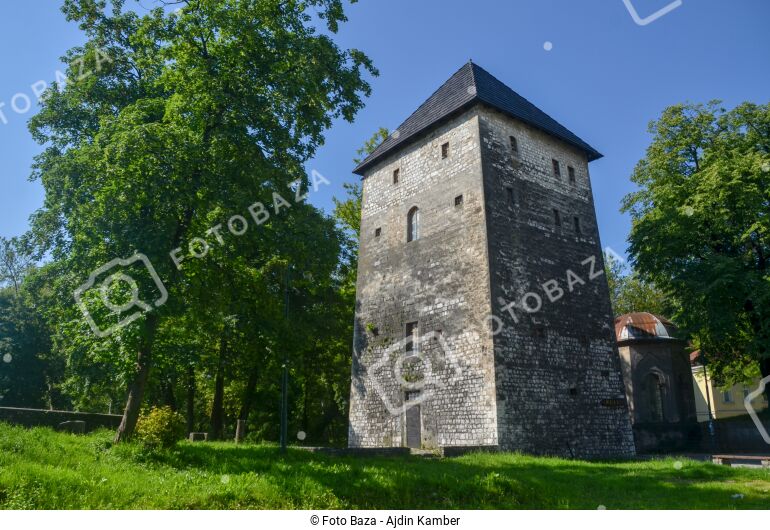 Kapetanova kula u Bihaću - preuzmite fotografiju | Foto Baza