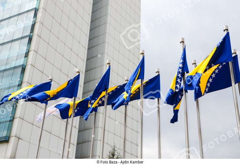 Zastava Bosne i Hercegovine - preuzmite fotografiju | Foto Baza