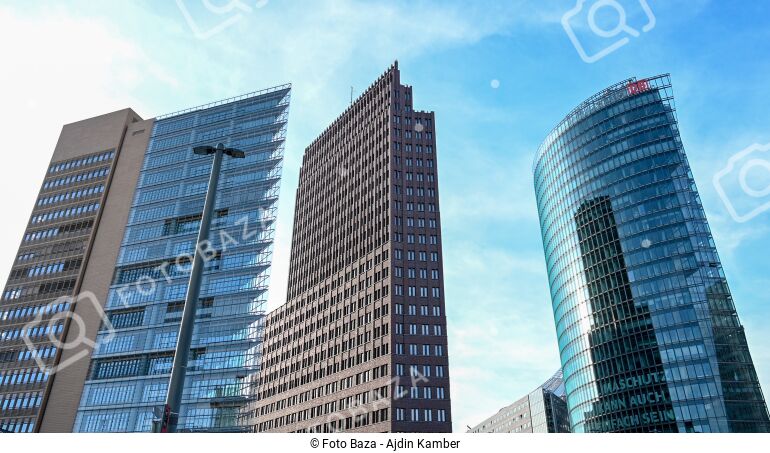 Neboderi u gradu - preuzmite fotografiju | Foto Baza